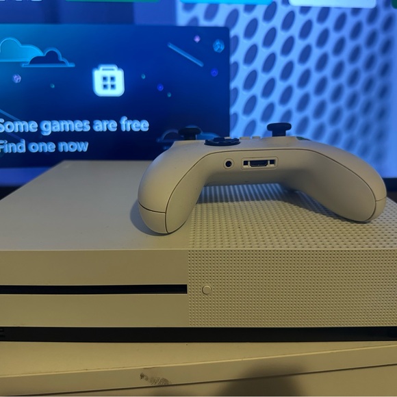 Video Games & Consoles | White Console With Controller | Poshmark